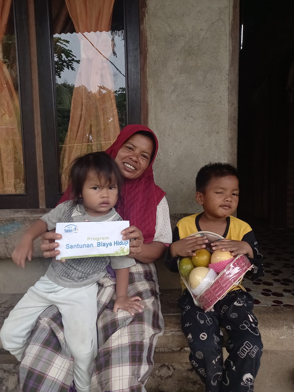 Sering Tak Makan, Bantu Perjuangan Ibu Hidupi 5 Anak Yatimnya - Donasi Online