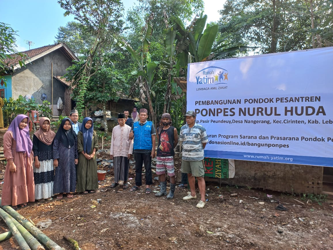 Puluhan Santri Tidur Berdesakan Di Bangunan Bambu Lapuk - Donasi Online