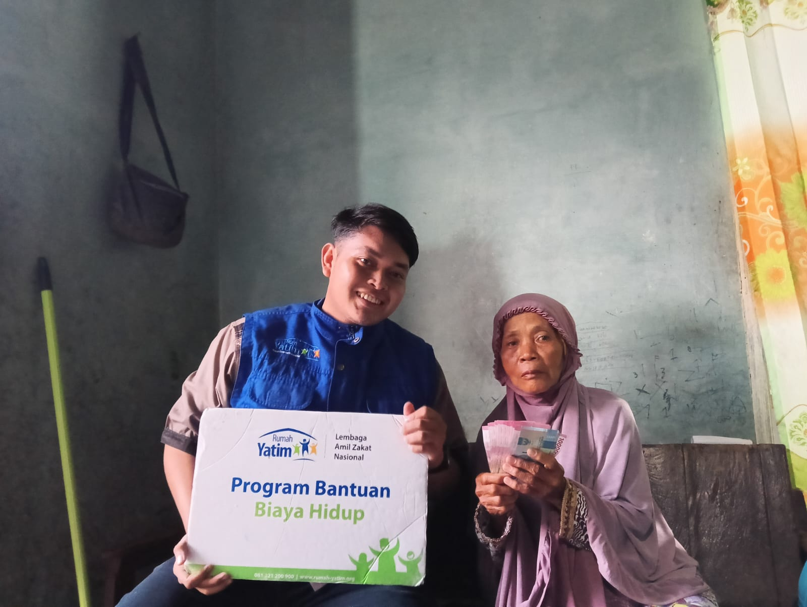 Perjuangan Nenek Tape Hidupi Suami Stroke Dengan Upah 20 Ribu - Donasi Online