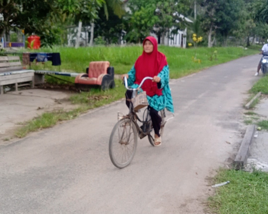 Keliling Jualan, Nenek Sebatang Kara Ini Berjuang Demi Bertahan Hidup - Donasi Online