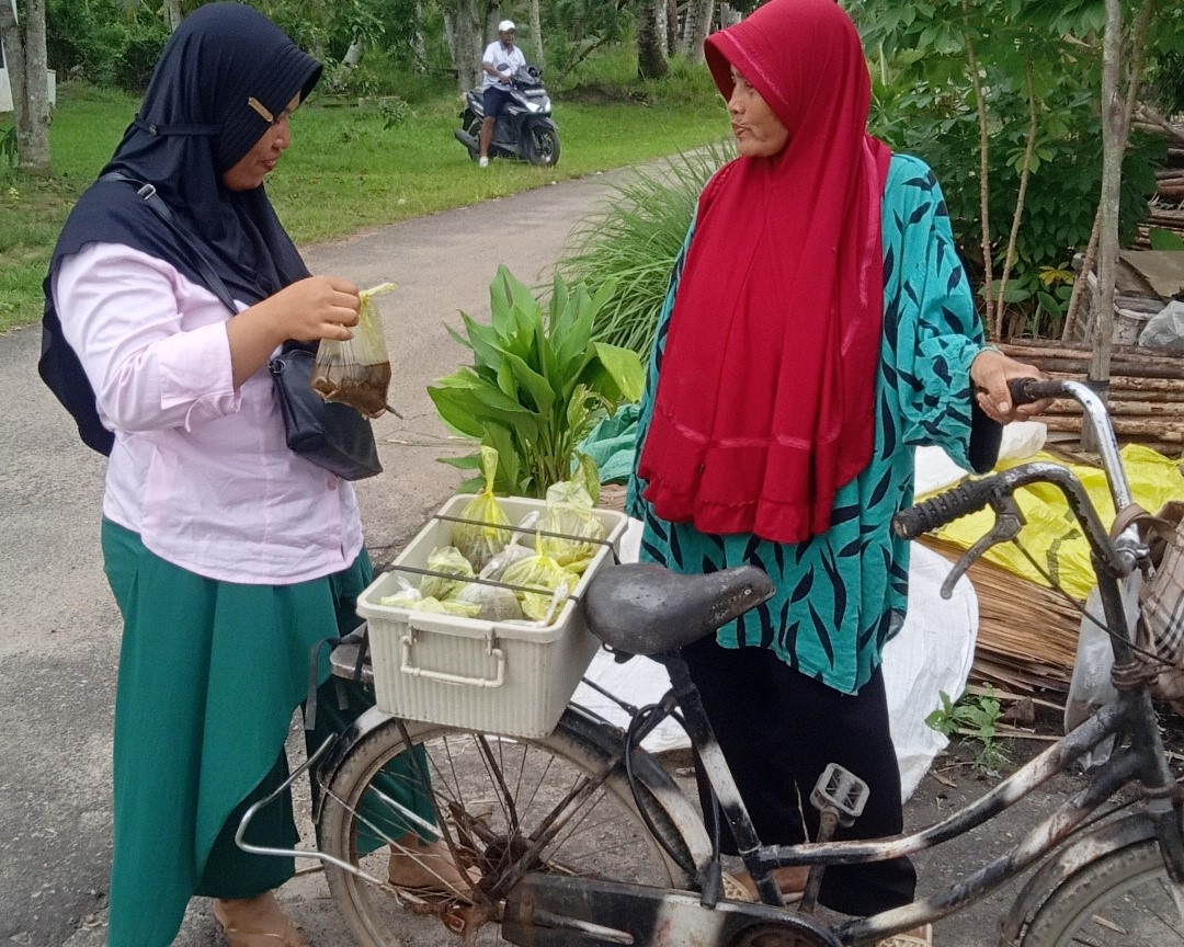 Keliling Jualan, Nenek Sebatang Kara Ini Berjuang Demi Bertahan Hidup - Donasi Online
