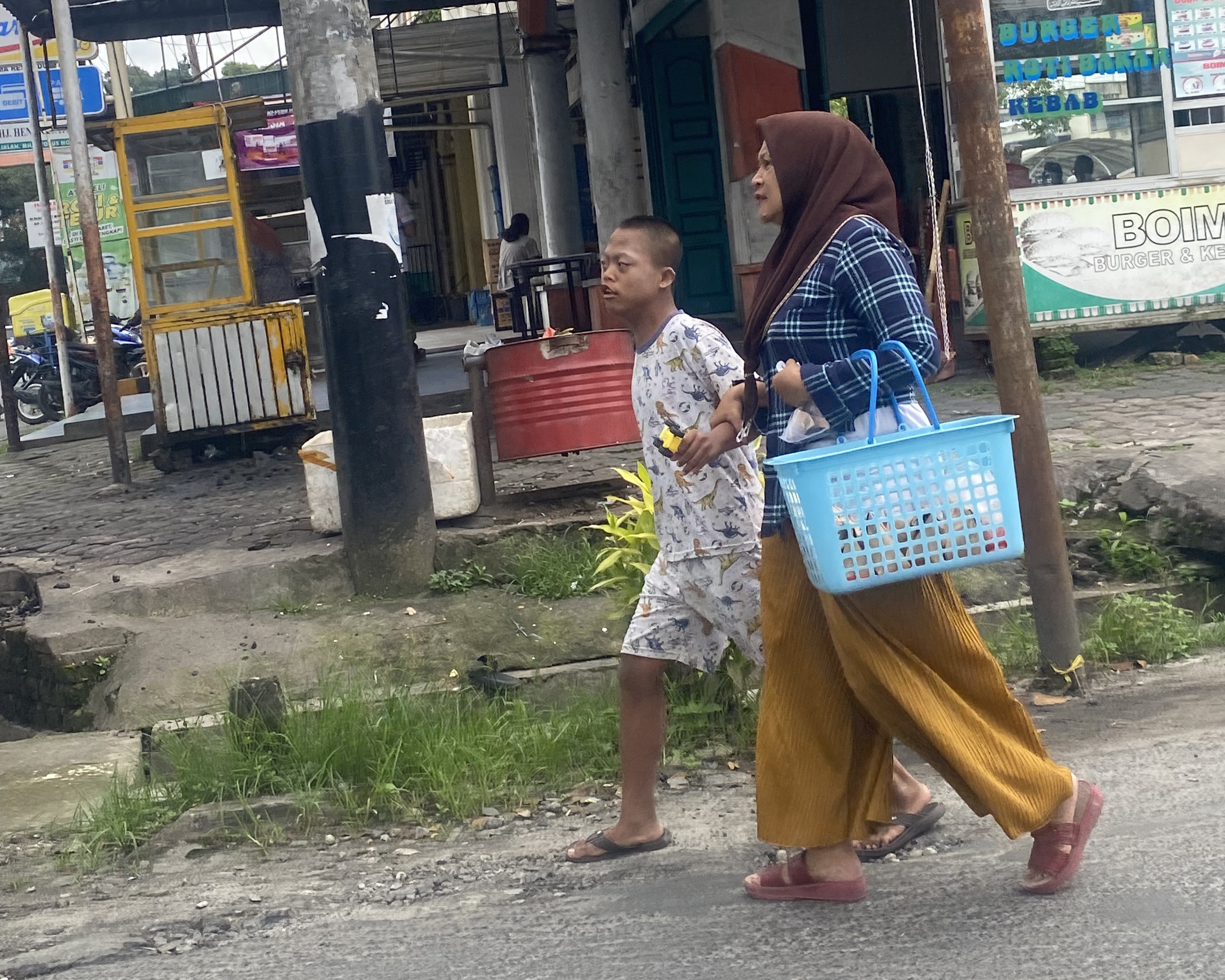 Perjuangan Ibu Penjual Mie Keliling Hidupi Anak Down Syndrome - Donasi Online